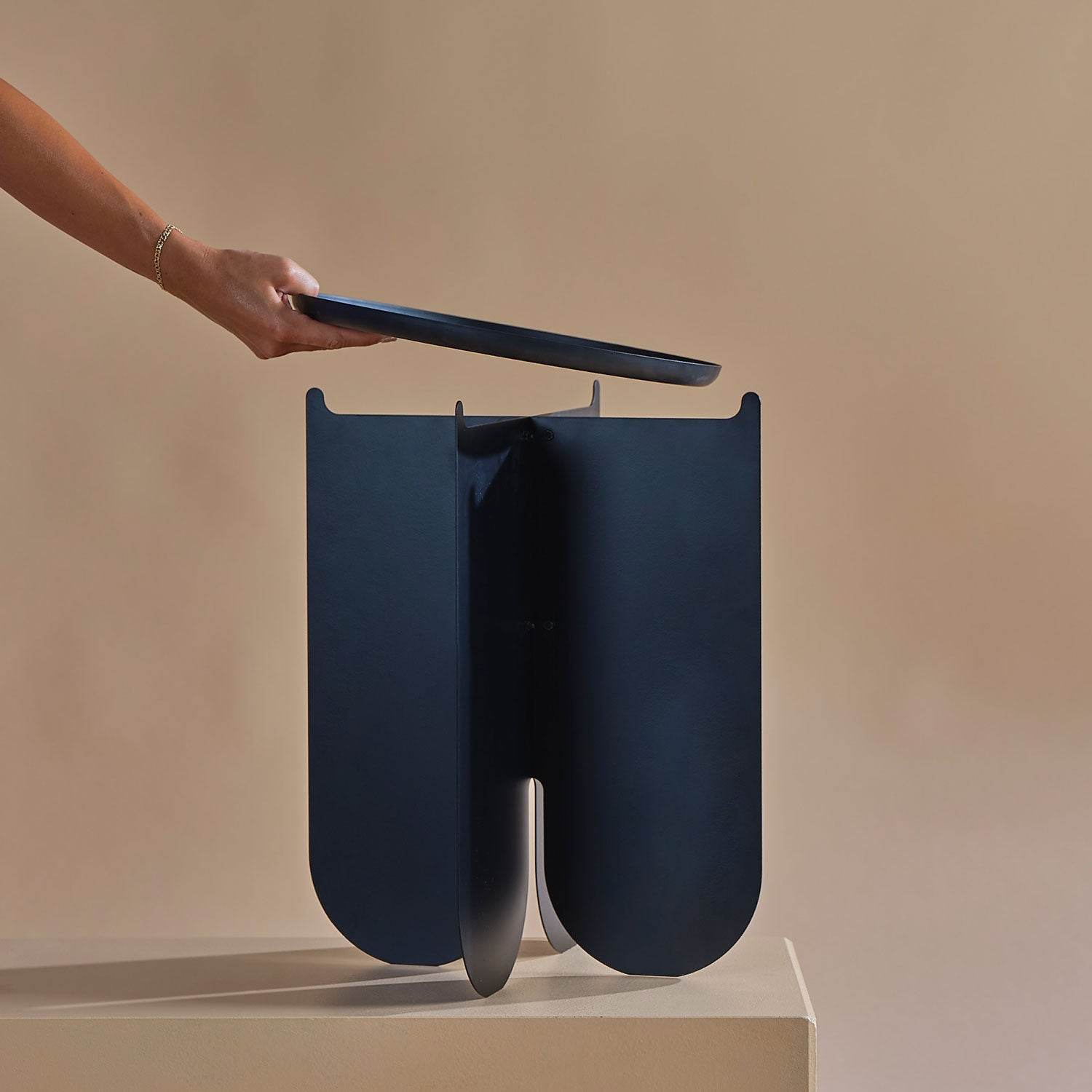 Bold Yan Sehpa – Oobje Design